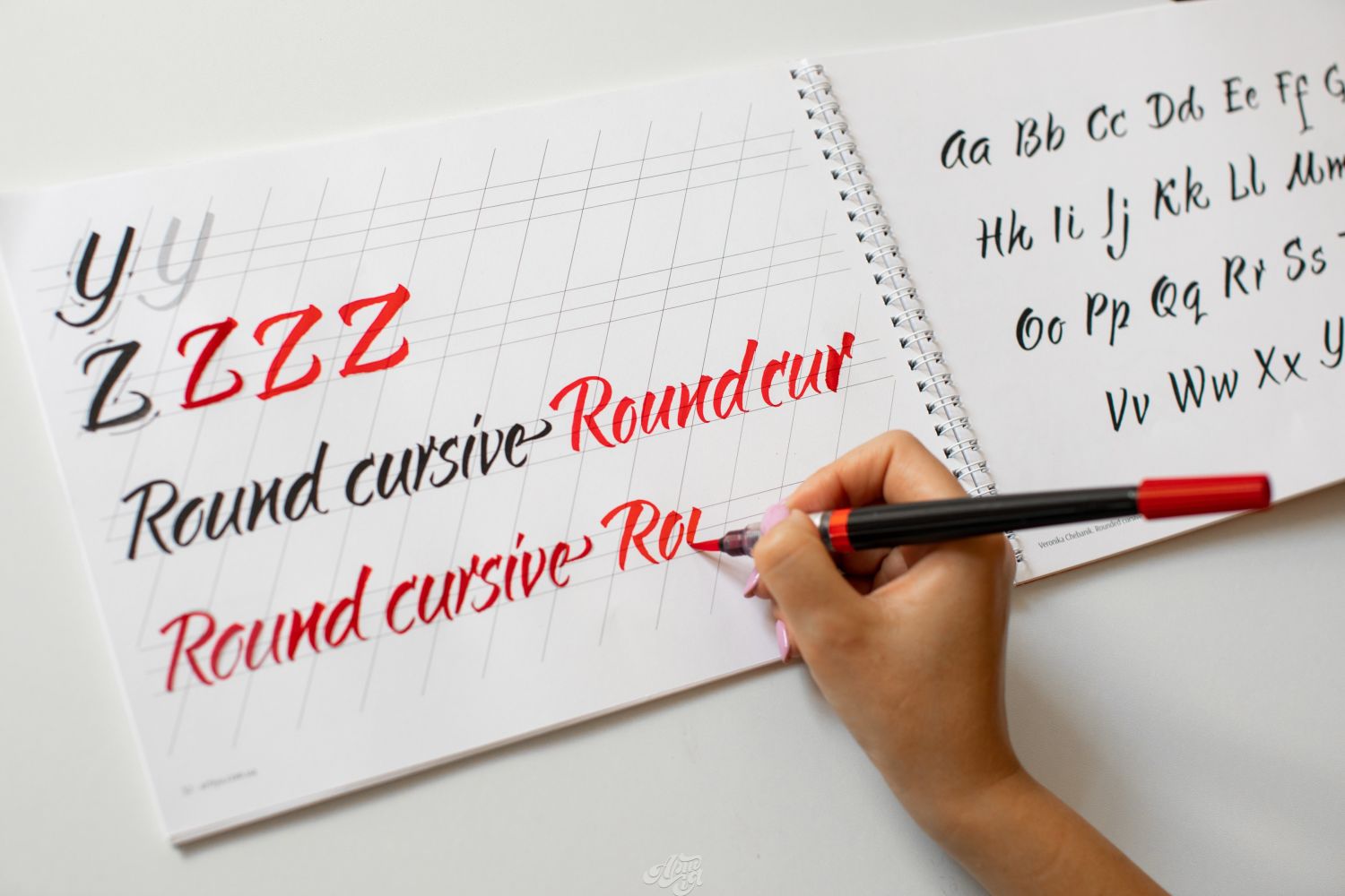 Прописи з брашпену: Round cursive Студія каліграфії «АРТ і Я» Прописи 400₴