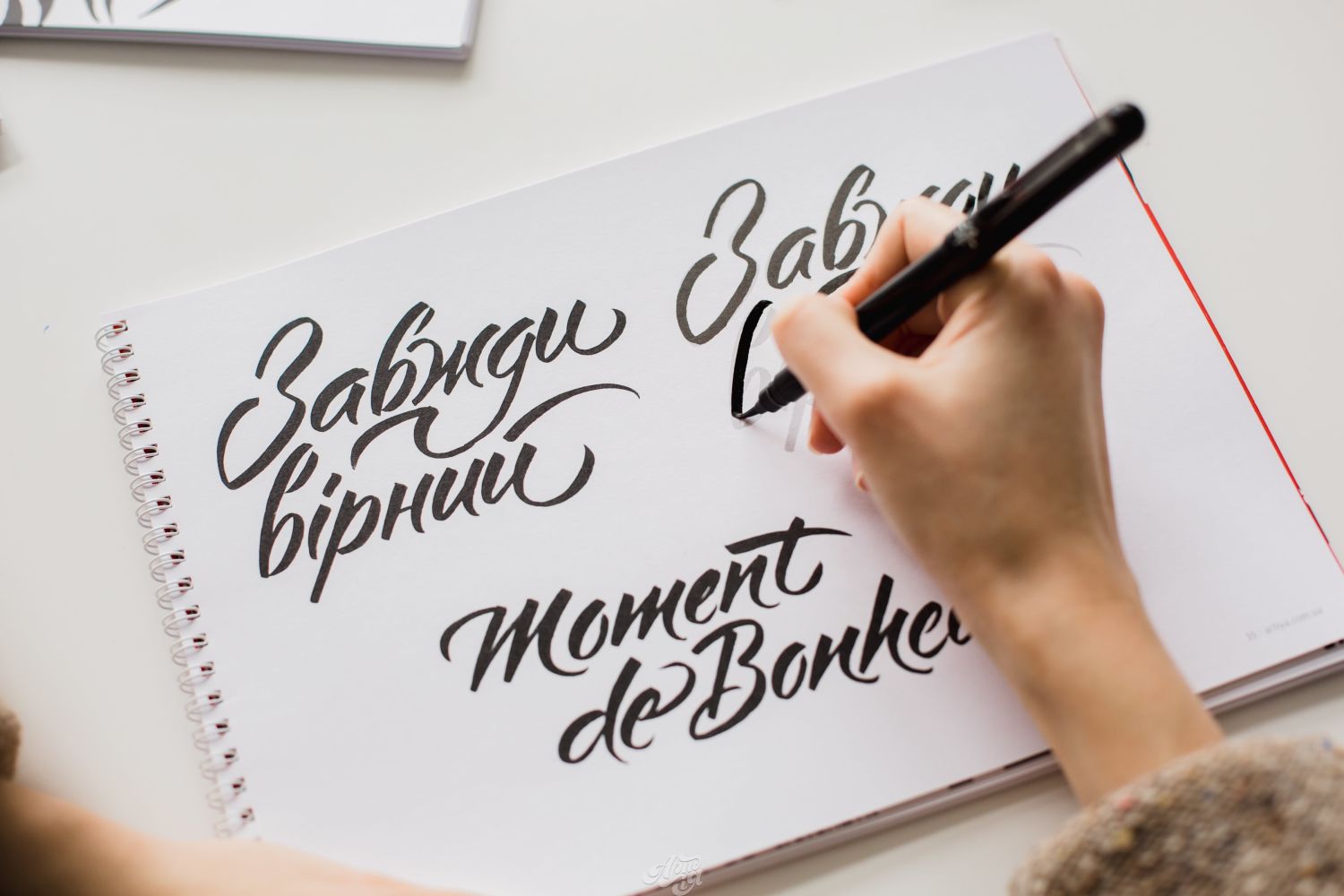 Прописи з брашпену: Round cursive Студія каліграфії «АРТ і Я» Прописи 400₴